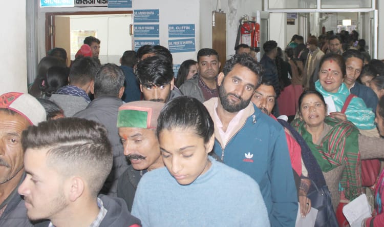 Crowd Of Patients In Opd After Two Days Leave, Opd Remained Up To 1500 ...