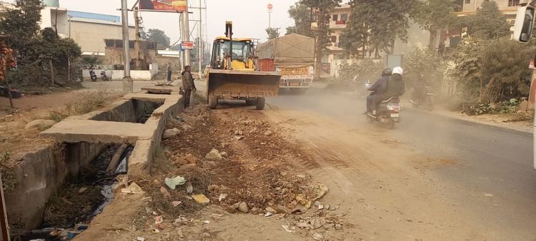Leveled The Soil Thrown On The Roadside On Baddi Barotiwala Road ...