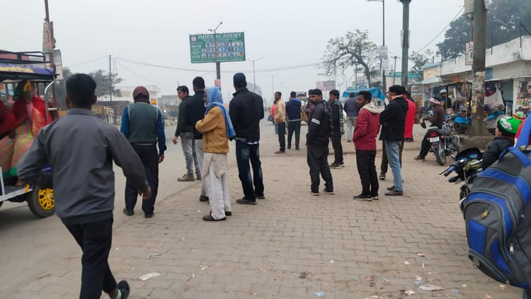 Private Vehicle Drivers Remain On Strike, People Wander For Ride - Pilibhit News - Pilibhit News ...