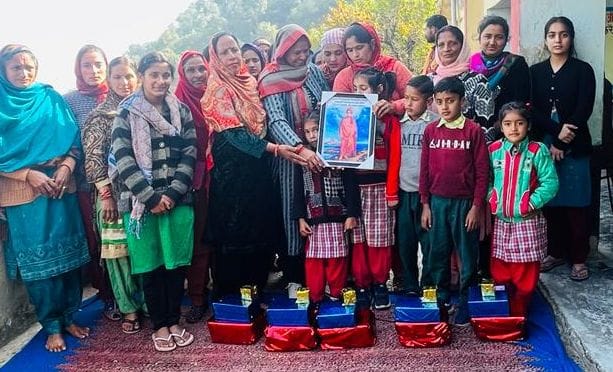 Public Welfare Committee Honored Students In Primary School Dhar ...