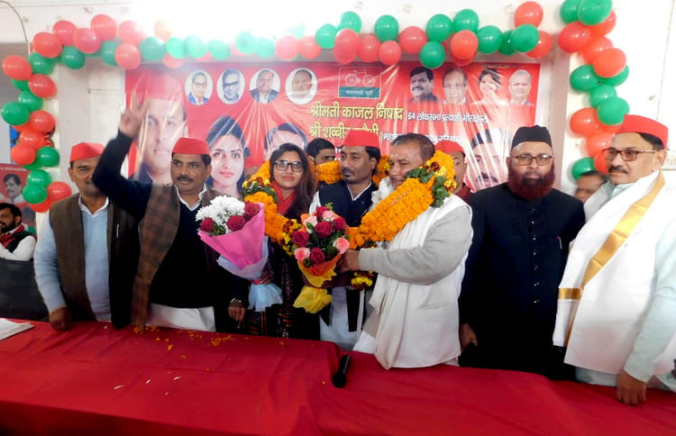 Kajal, Shabbir Qureshi Welcomed - Gorakhpur News - Gorakhpur News:काजल ...