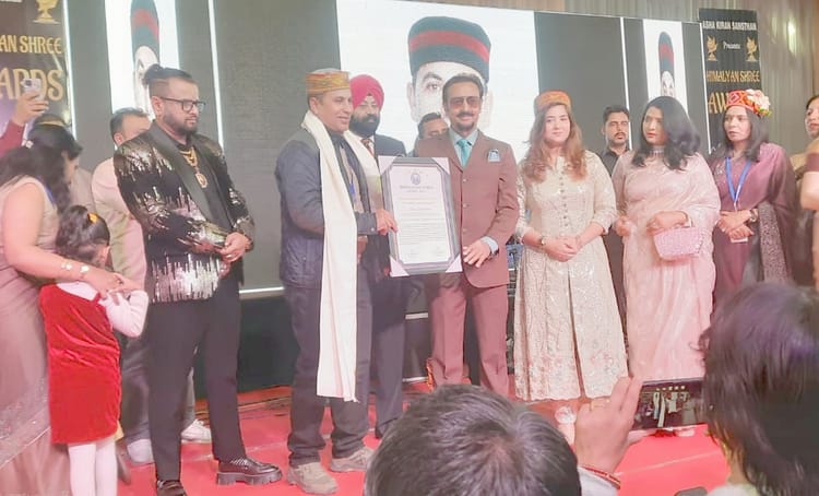 Gulshan Grover Honored Ajay Chambiyal Of Chamba - Chamba News - Chamba ...