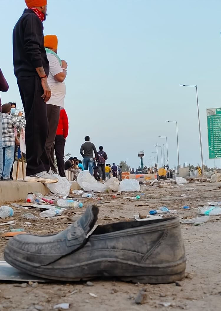 Police Moved Forward Learning From Farmers, Set Up Poklane On The ...