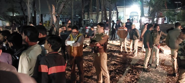 Police Could Not Recover The Girl Angry People Again Blocked The Road In Pilibhit - Pilibhit ...