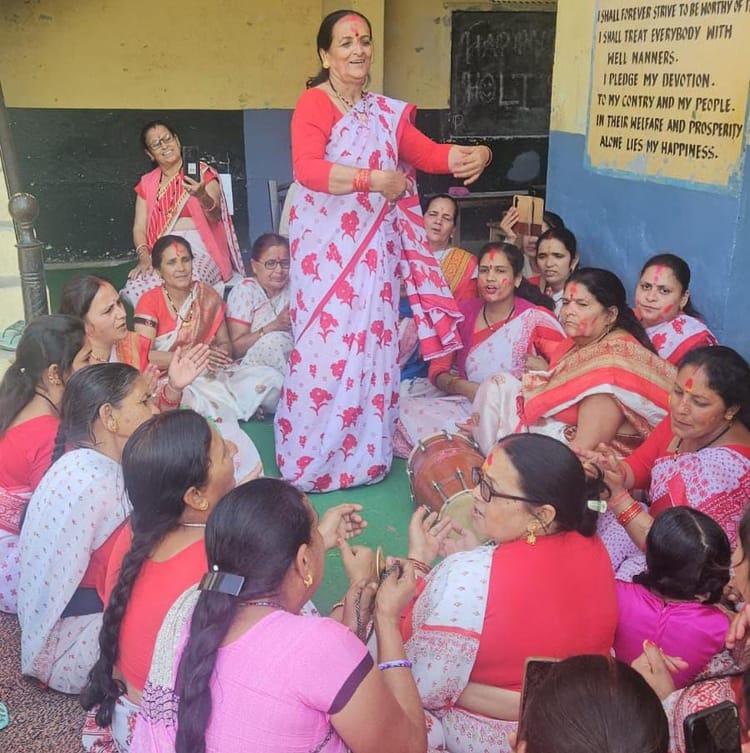 Add Red And Pink Color, Holi Has Come, Russia... - Udham Singh Nagar ...