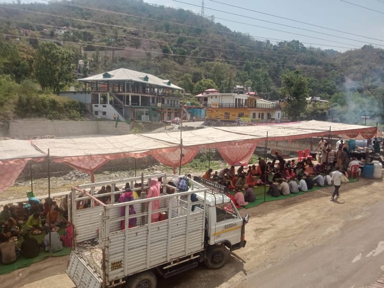 Langar Being Organized For Devotees In Patta Johadji - Solan News ...