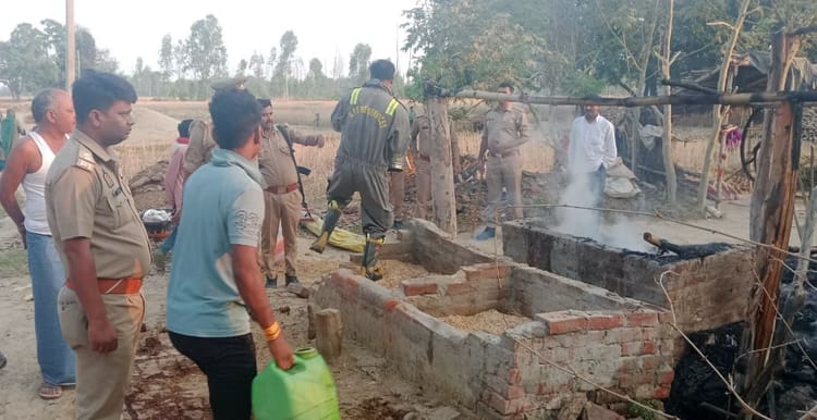 Fire Broke Out Due To Leakage In Gas Cylinder, House Burnt To Ashes ...