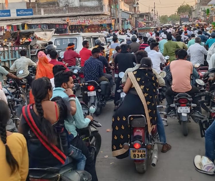 Four Km Long Jam, Even Fire Brigade Could Not Find The Way - Gonda News ...