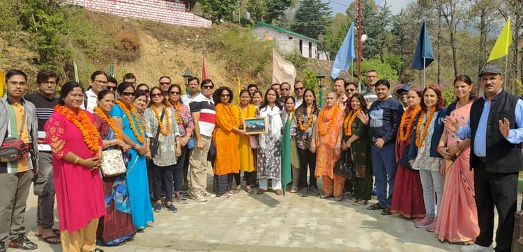 First Group Of Adi Kailash Yatra Reached Pithoragarh, Grand Welcome - Pithoragarh News ...