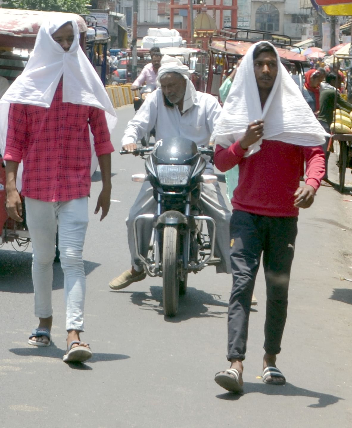 People Wailed In The Scorching Heat, Temperature Reached 39 Degrees ...