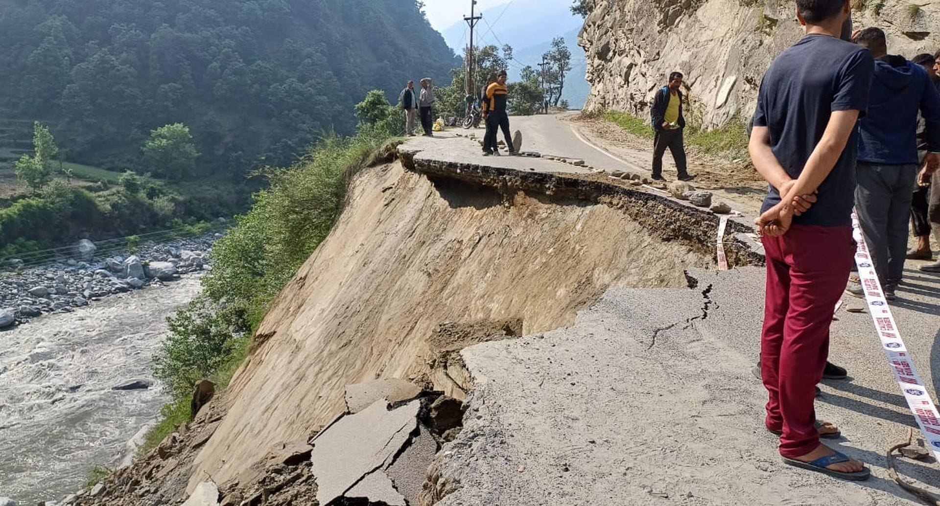 Riot Breaks Out In Dalli, 11 Kv Line Along With Road Also Damaged ...