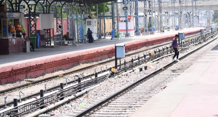 Rpf Police Station On Platform No. 1, Yet Passengers Are Not Averse To Crossing The Track ...