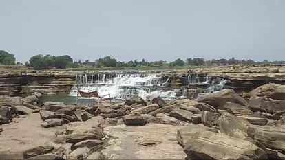 Bhadbhada Waterfall Remained Deserted After The Ban, People Kept ...