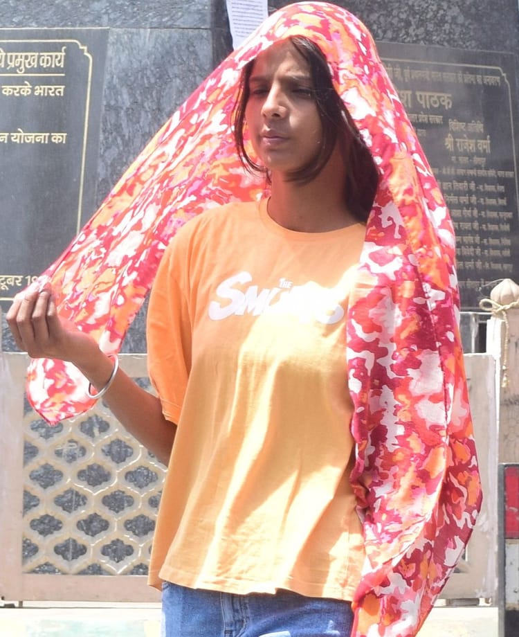 Deadly Heat, Female Devotee Fell Down In Naimish, Died - Sitapur News ...