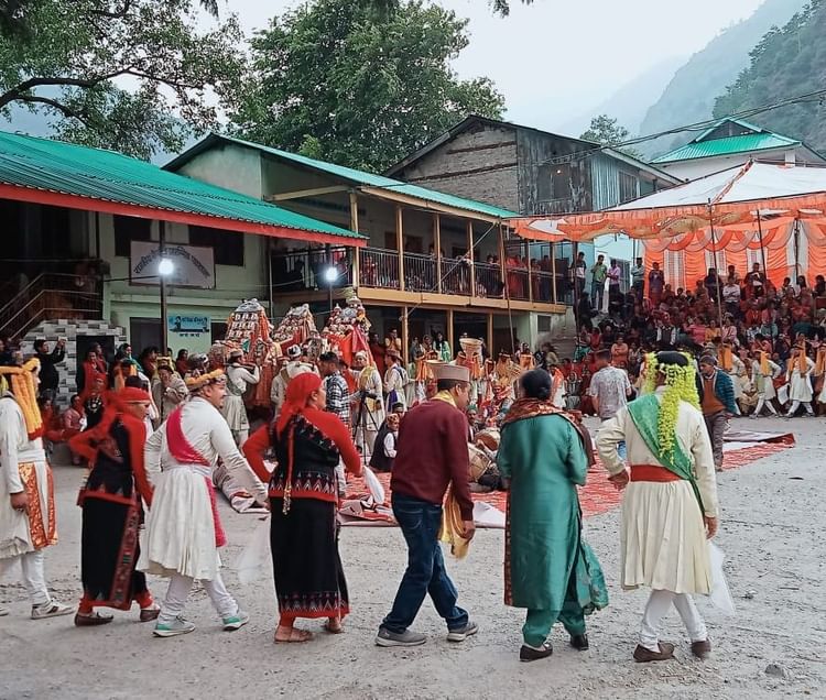 Devotees Danced With The Deities In Shirdha - Kullu News - Kullu News ...