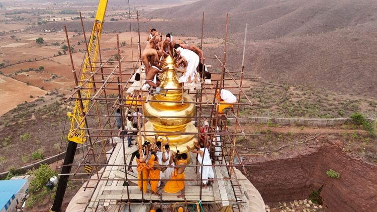 10 Kg Gold Urn Was Offered To The World's Tallest Jain Temple Built In Kundalpur - Damoh News ...