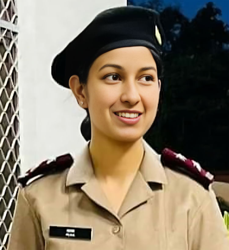 Alka Of Bagwan Village Became Lieutenant In The Army. - Pauri News - Pauri News:बागवान गांव की ...