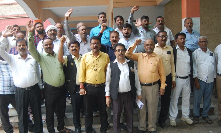 Advocates Protested Against Dm - Deoria News - Deoria News:अधिवक्ताओं ...