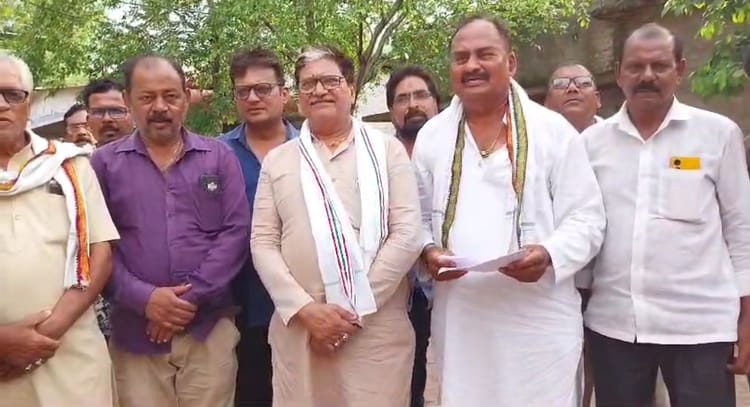 Former Pm Indira Gandhi's Statue Was Removed Using A Jcb Claw ...