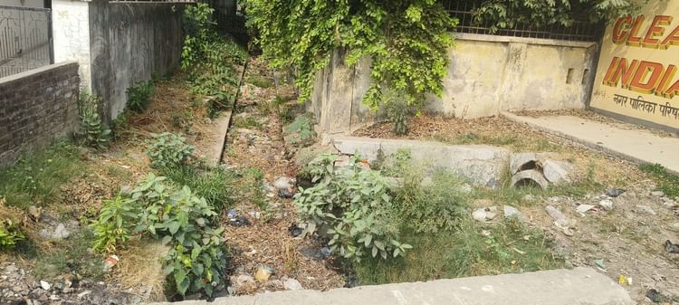 Drains Clogged With Dirt, People Will Face Waterlogging Again - Lucknow News - Lucknow News ...