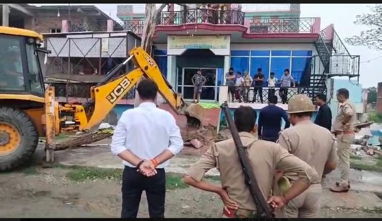 Bulldozer Runs On Encroachment Along Assam Highway, Warning Given - Pilibhit News - Pilibhit ...