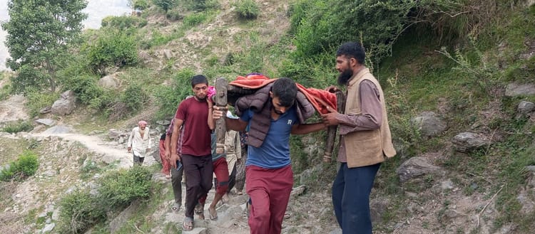 She Was Lifted On A Cot And Taken To The Hospital, Yet The Woman's Life ...