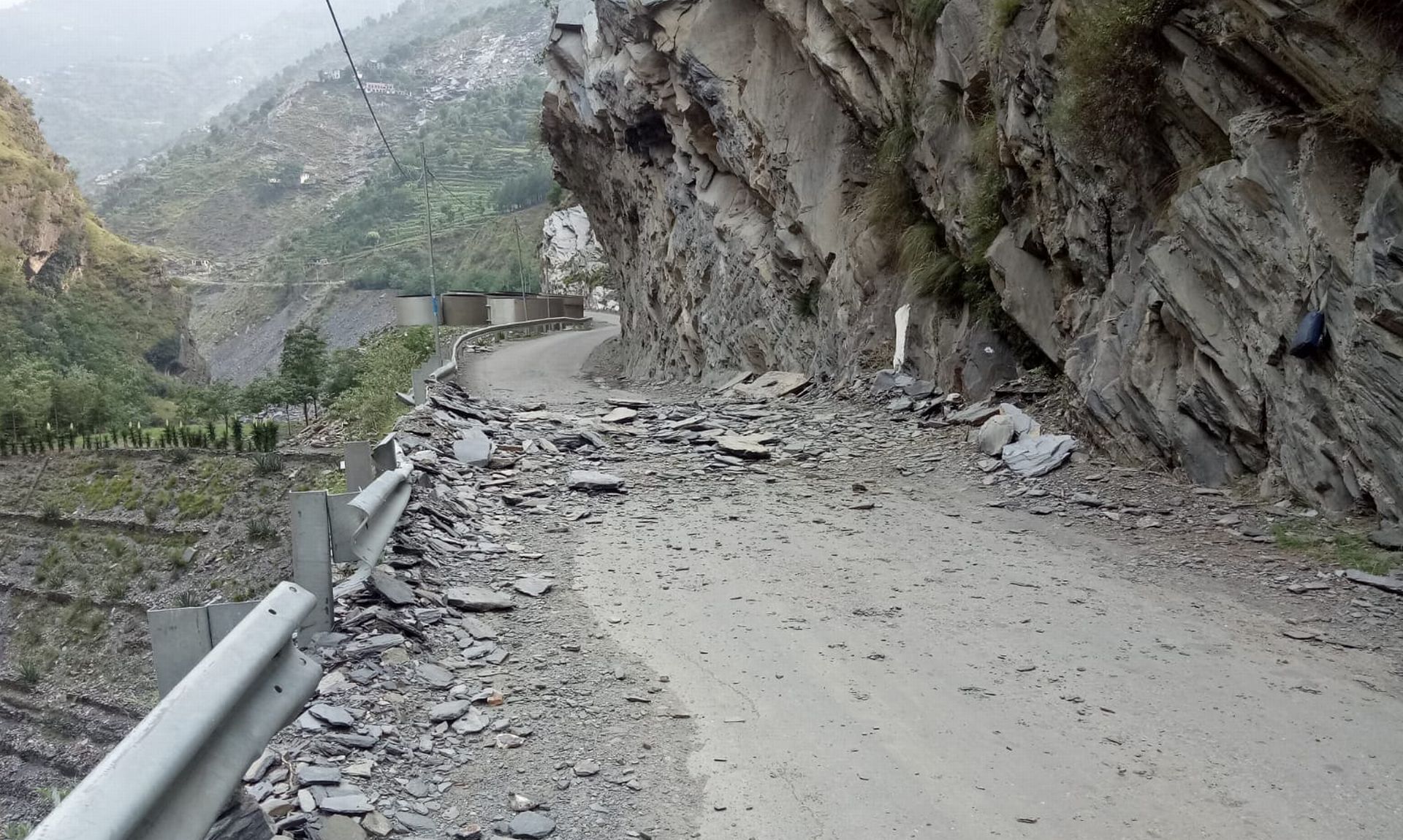 Debris Suddenly Fell From Hadi, People Narrowly Escaped. - Chamba News ...