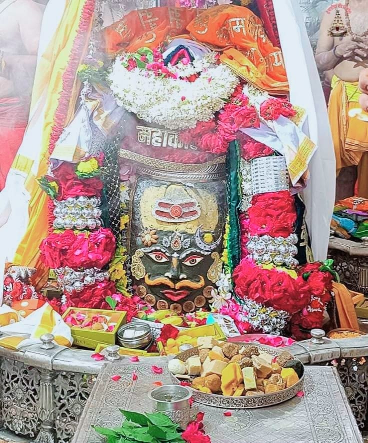 Baba Mahakal Decorated With Hemp And Dry Fruits In The Bhasmarti Of ...