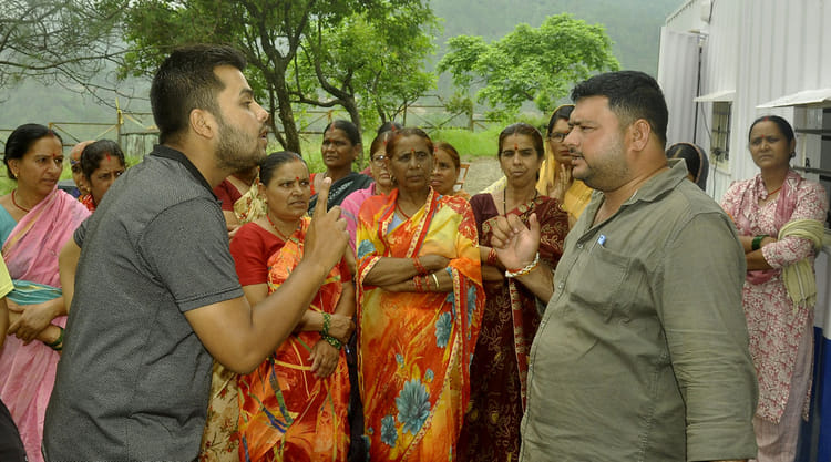 Villagers Stopped The Construction Work Of Nit Sumadi - Pauri News ...
