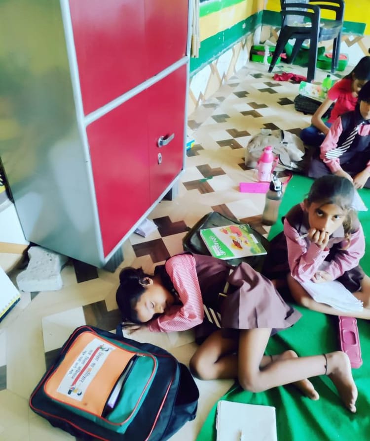 The Electricity In The School Has Been Bad For A Month, The Students Fainted Due To The Humidity ...