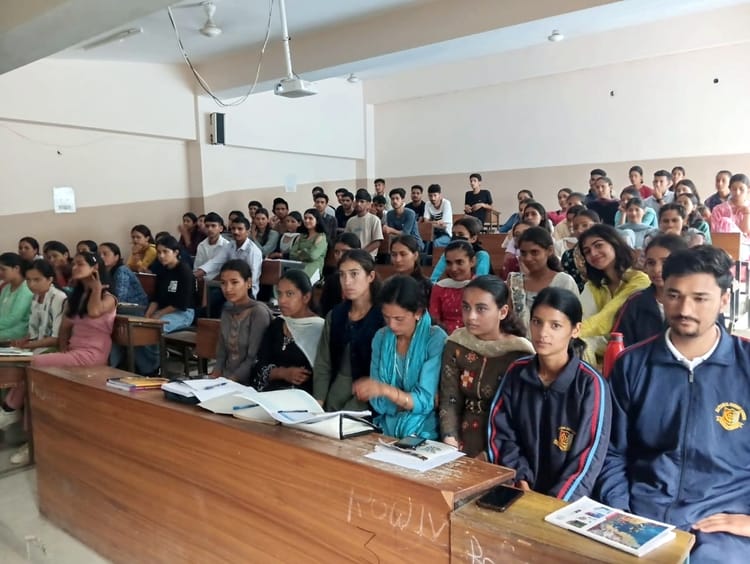 Durga Topped In Poster Making - Kullu News - Kullu News:पोस्टर मेकिंग ...