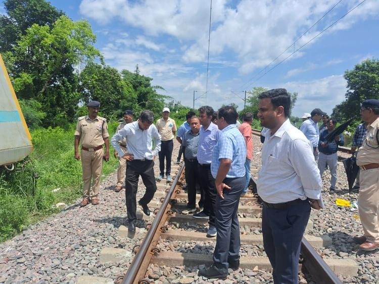 Re-investigation Of Bogies And Track Of The Accident Train - Gonda News - Gonda News ...