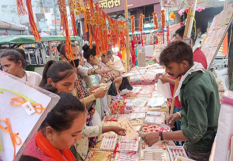 Shiv Sainiks Who Were Going To Offer Water In Harihar Temple Of Sambhal ... Shiv Sainiks Who Were Going To Offer Water In Harihar Temple Of Sambhal ...