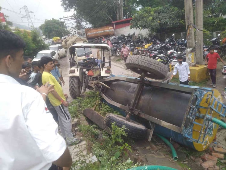 Water Tanker Overturned Due To Child's Mischief - Solan News - Solan ...
