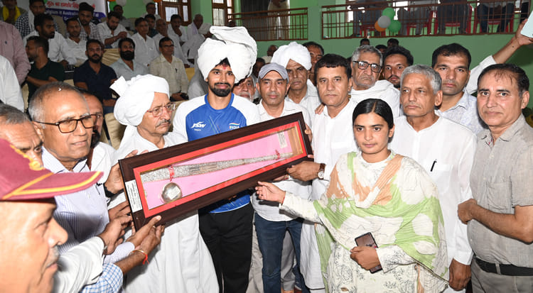 Olympic Medalist Abhishek Nain Honored With Silver Hockey Stick And ...