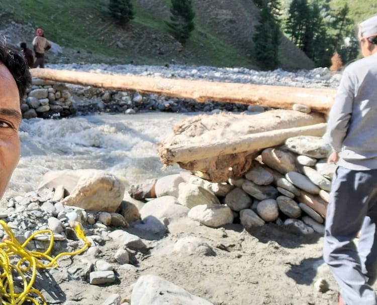 Villagers Themselves Built A Bridge On Hadoon Drain Of Pangi - Chamba ...