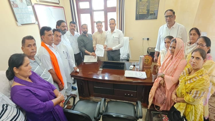 Bjp's Demonstration In Haroli Police Station On Registration Of Case ...