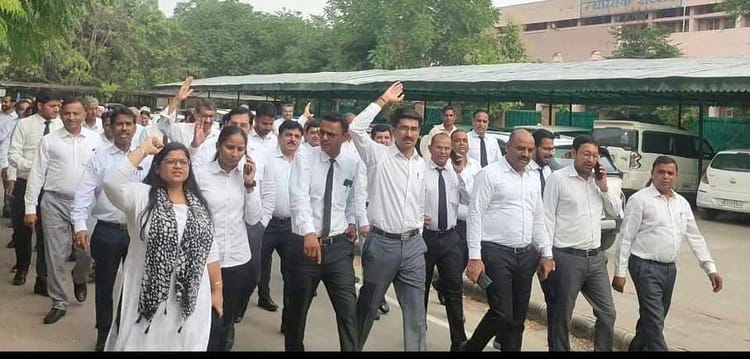 Lawyers Shouted Slogans Against Dc - Fatehabad News - Fatehabad News ...