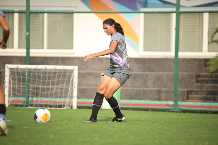 Mangali's Neha-kajal Will Show The Power Of Kick In Iwl - Hisar News ...