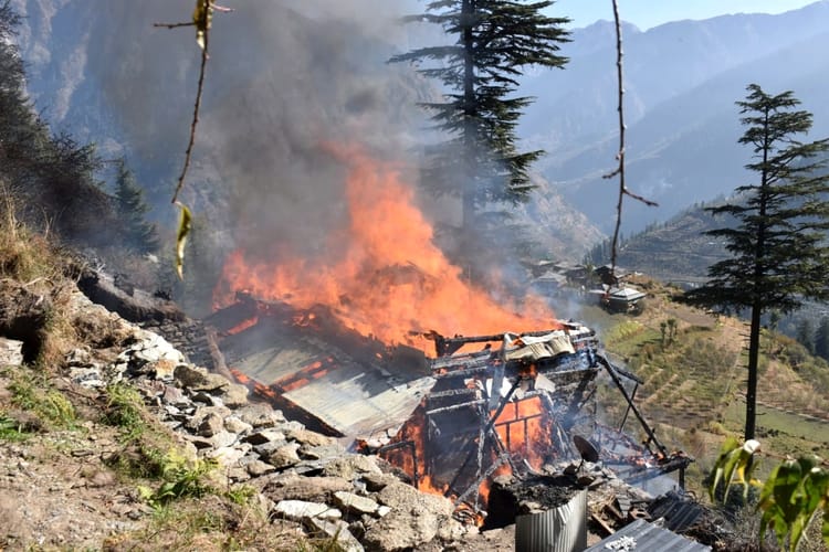 18 Room House Built In Kashtakuni Style Burnt To Ashes, Loss Worth Rs ...