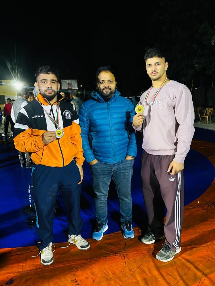 Two Players From Sports Hostel Una Won Medals In Wrestling, Selected ...