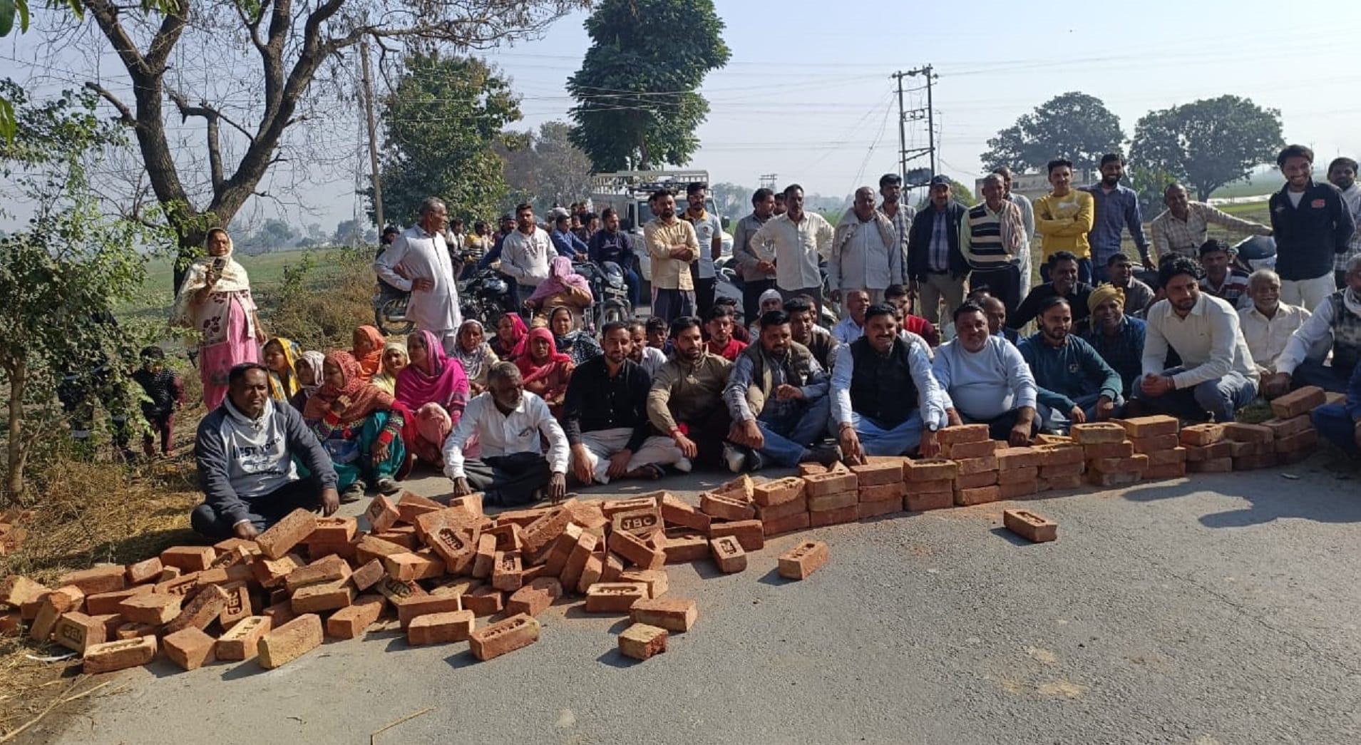 Villagers Enraged, Gumthala-radaur Road Jammed - Yamuna Nagar News ...