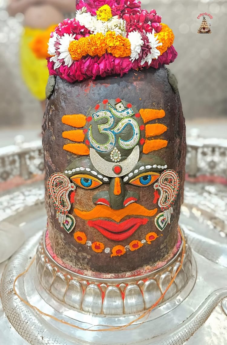 Baba Mahakal Gave The Message Of Peace By Writing Om On His Forehead ...