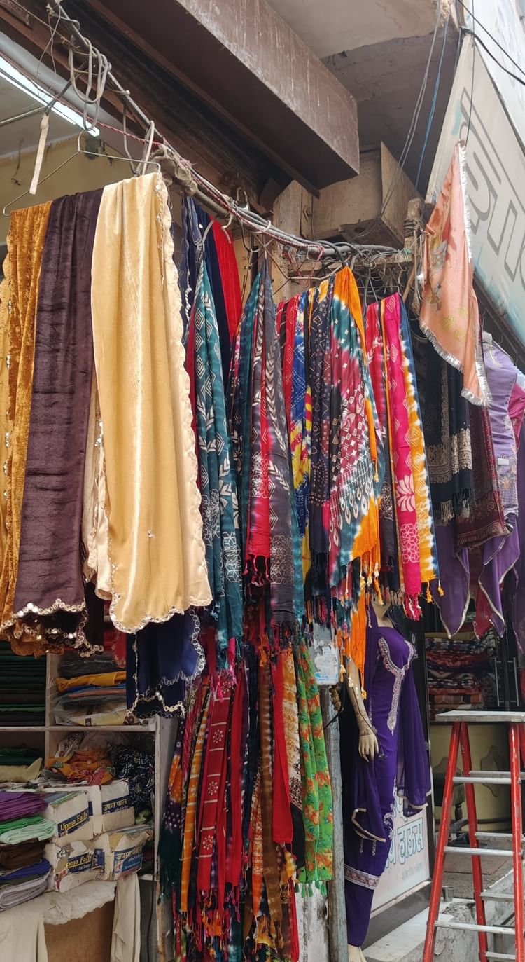 Negligence: Shopkeepers In The Main Market Are Hanging Clothes On ...