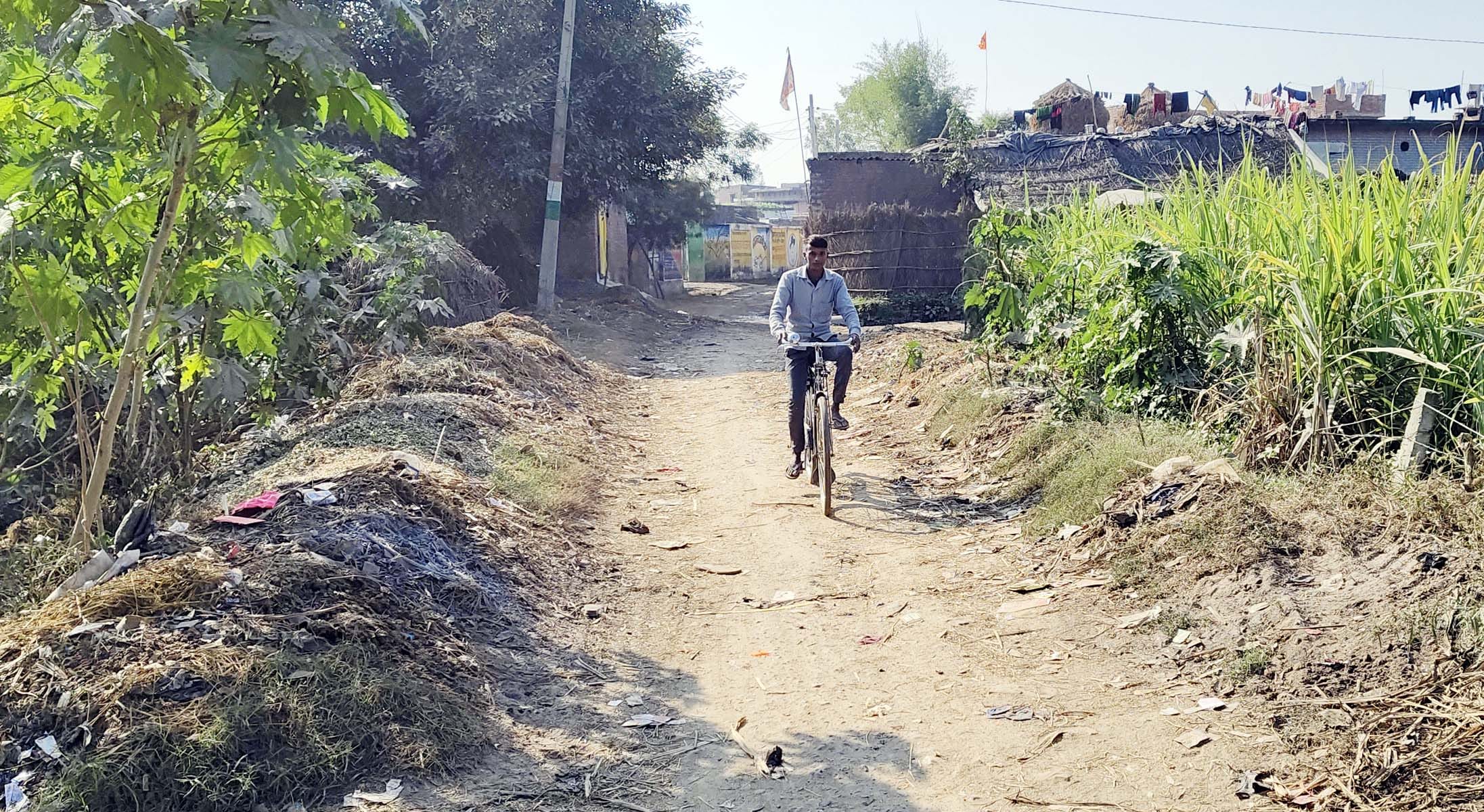 Dirt Welcomes You In Village Mahua Pimai - Shahjahanpur News ...