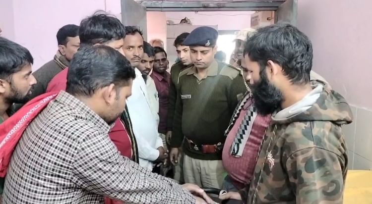 Death Under Suspicious Circumstances Bihar Police On Duty In Bettiah ...