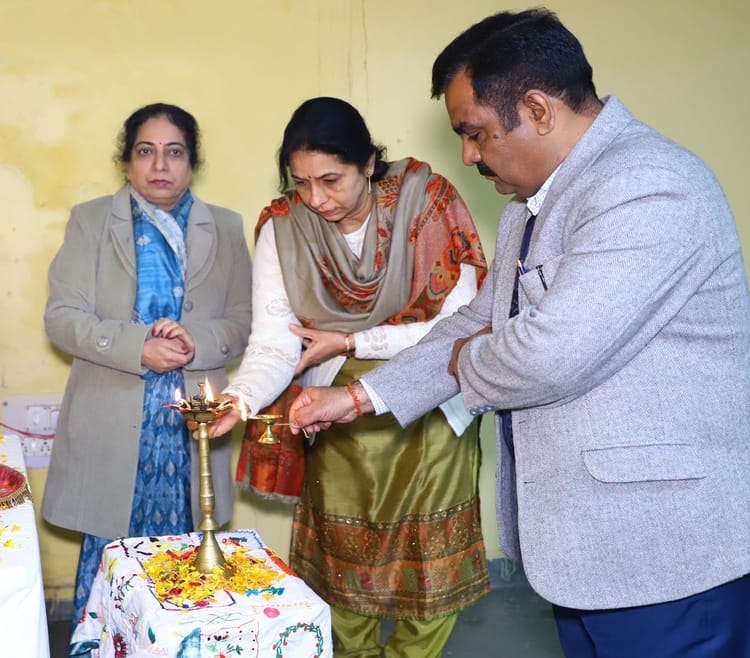 Program In Women's College On 15th National Voter's Day - - 15वें ...