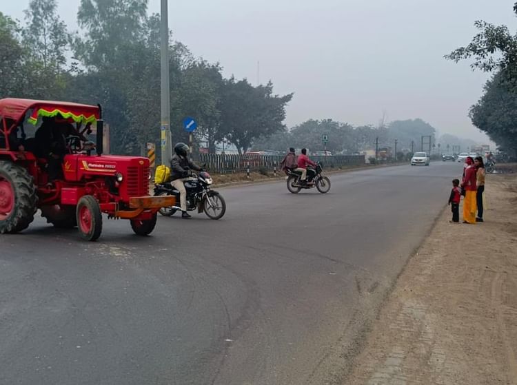 White Strip On Highway, Indicators Missing, Increased Danger In Fog - Unnao News - Unnao News ...