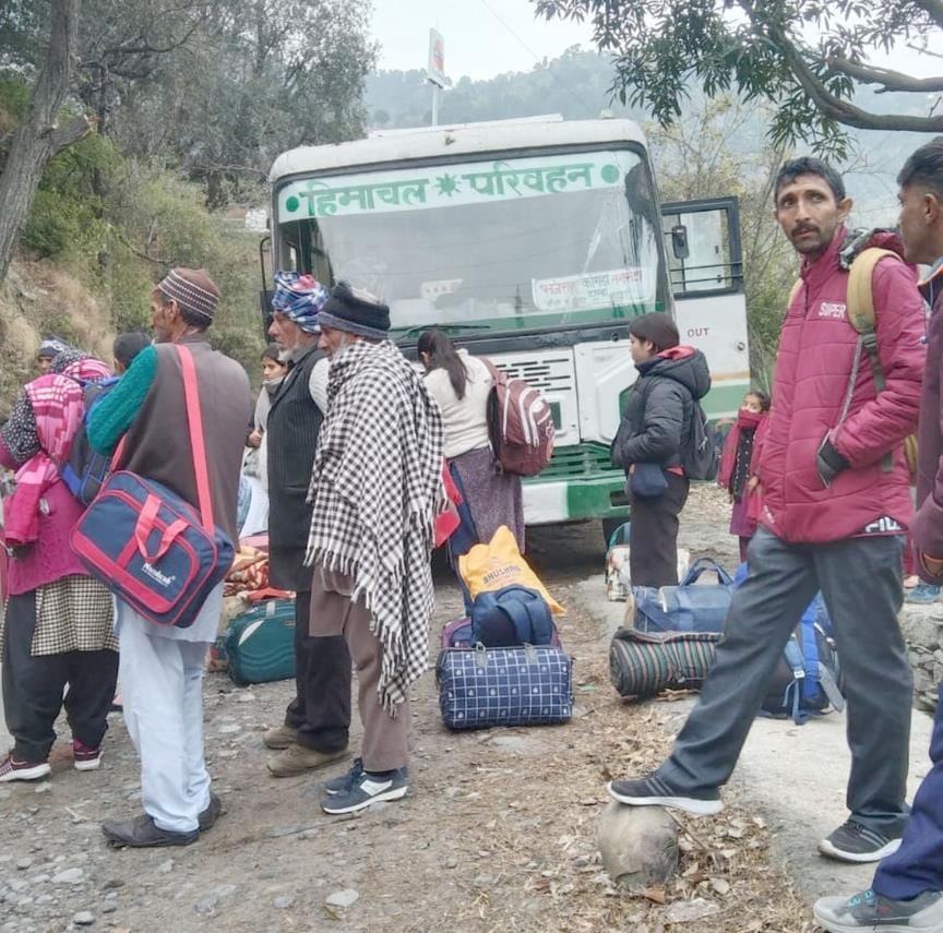 Hrtc Bus Broke Down In The Middle Of The Road - Chamba News - Chamba ...