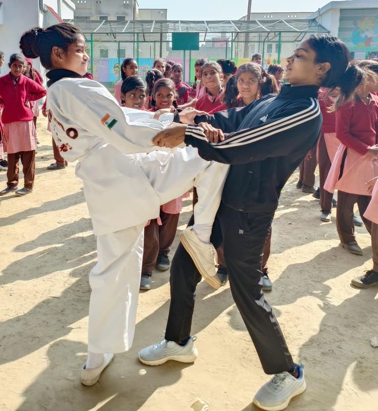 Certificates And Medals Given To Taekwondo Players - Sambhal News ...